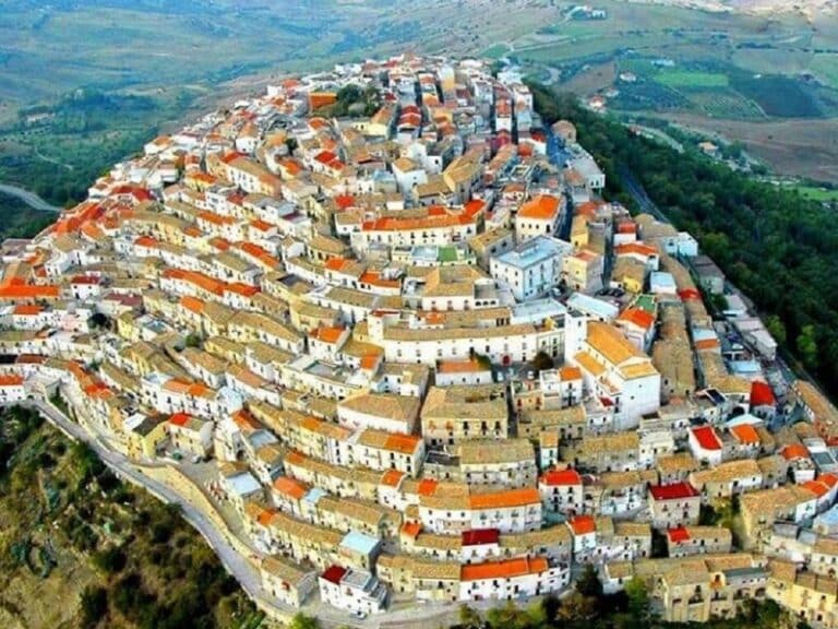 Southern Italy: Discover the Best 33 Places To Visit | The Gap Decaders