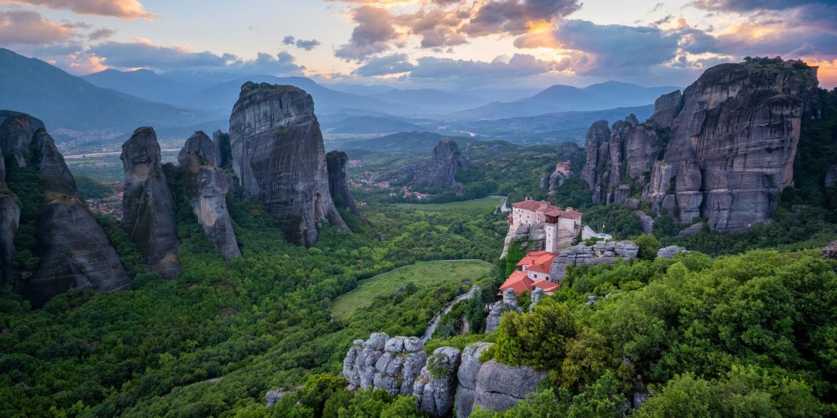 Visit Meteora: The Best & Only Guide You Need! | The Gap Decaders